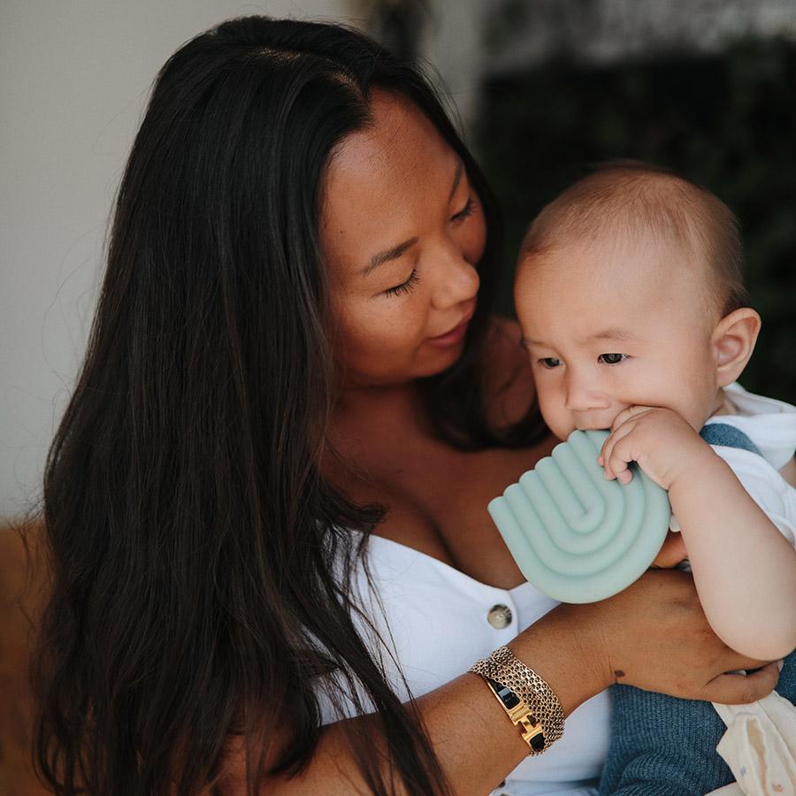 Mushie Teether Rainbow Cambridge | Tiny Sprout