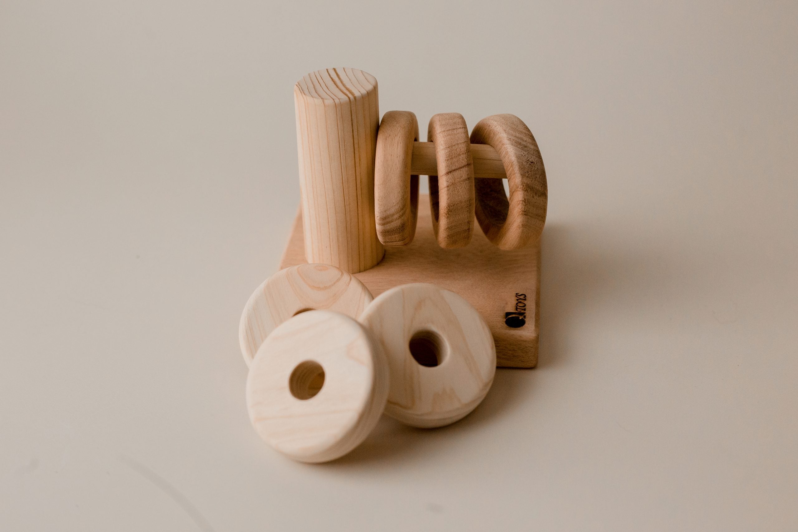 QToys Horizontal Hanger | Tiny Sprout